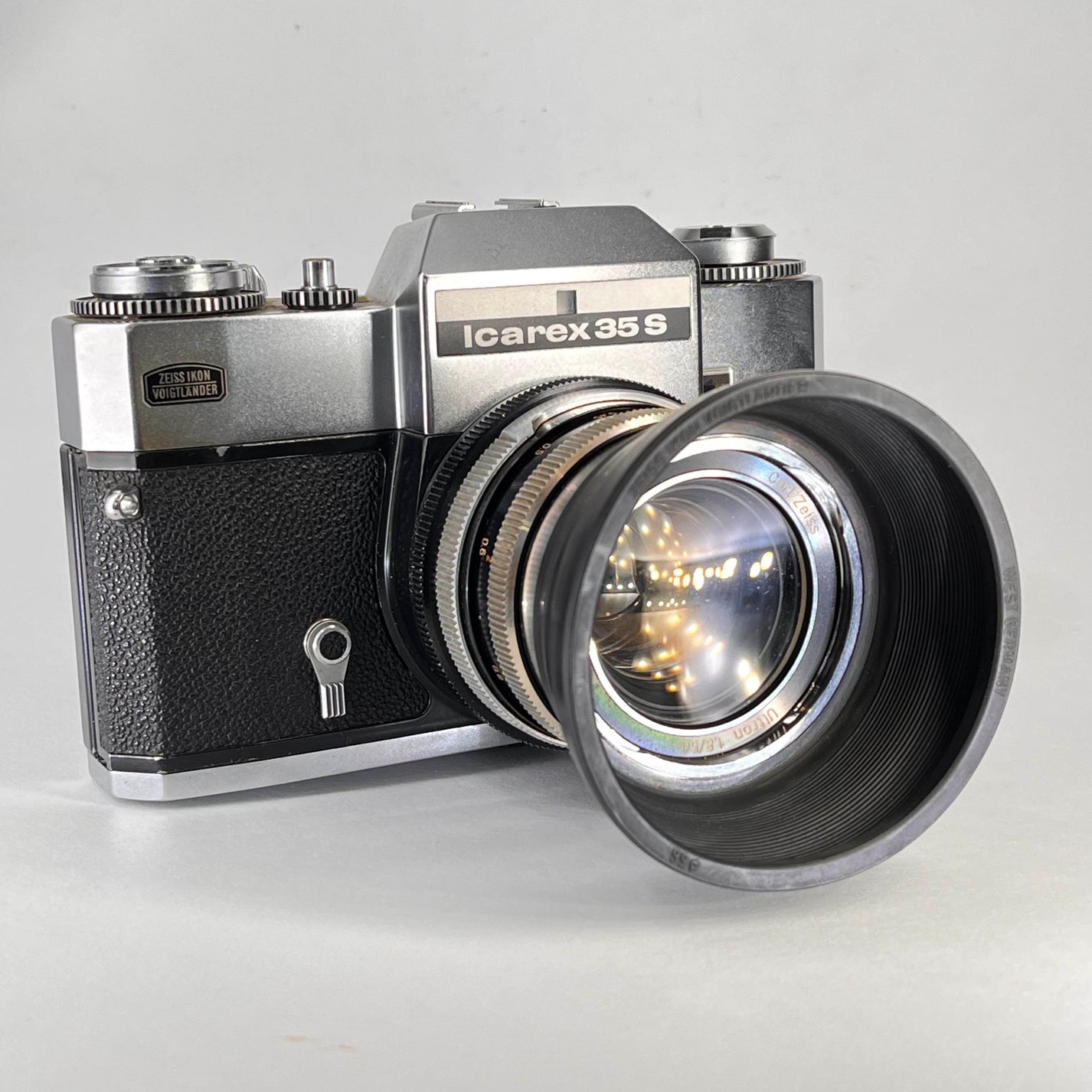 Zeiss Ikon Voigtlander Icarex 35S/ Carl Zeiss Ultron 50mm F1.8 – TheVintageLensGuy