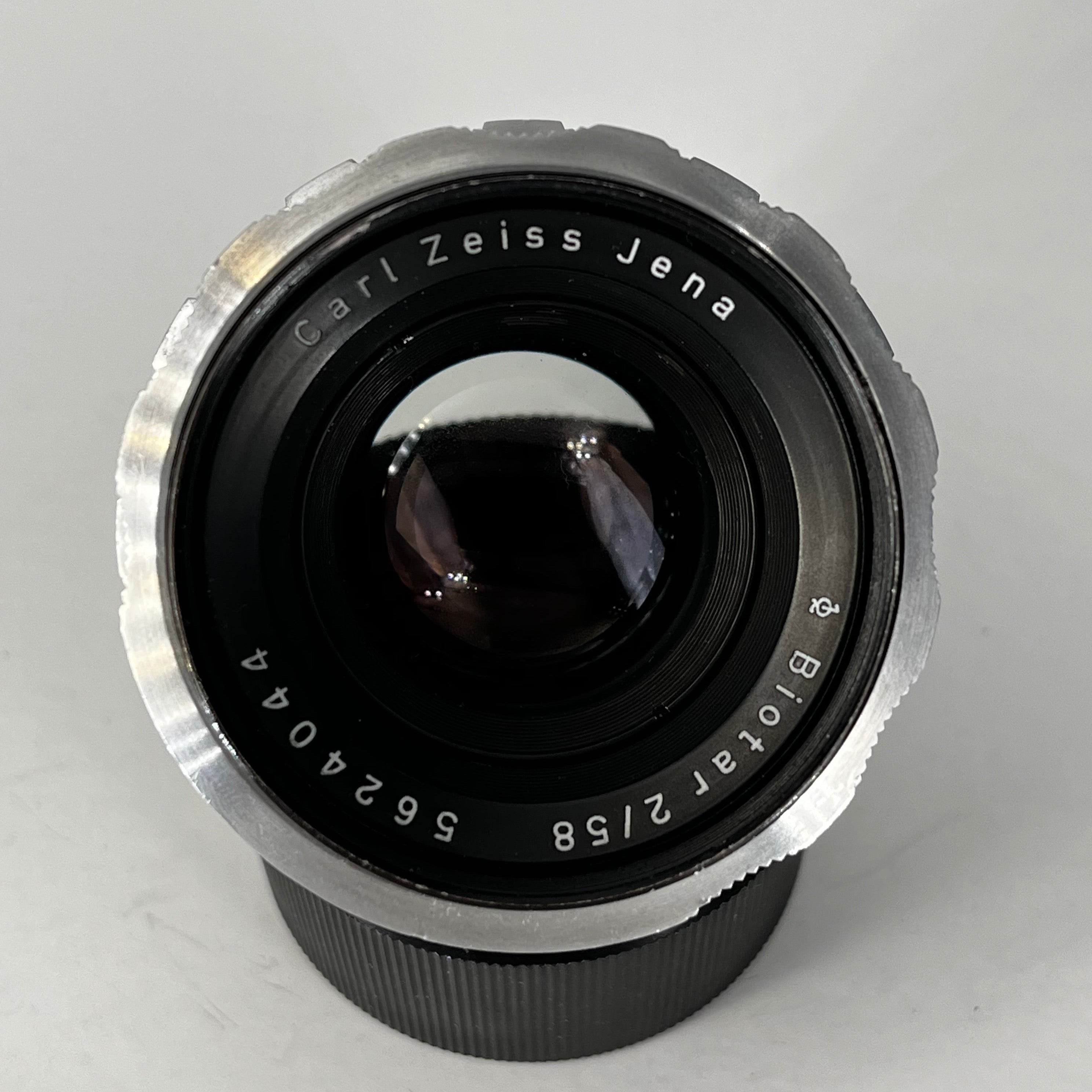 Carl Zeiss Biotar 58mm f2 – TheVintageLensGuy